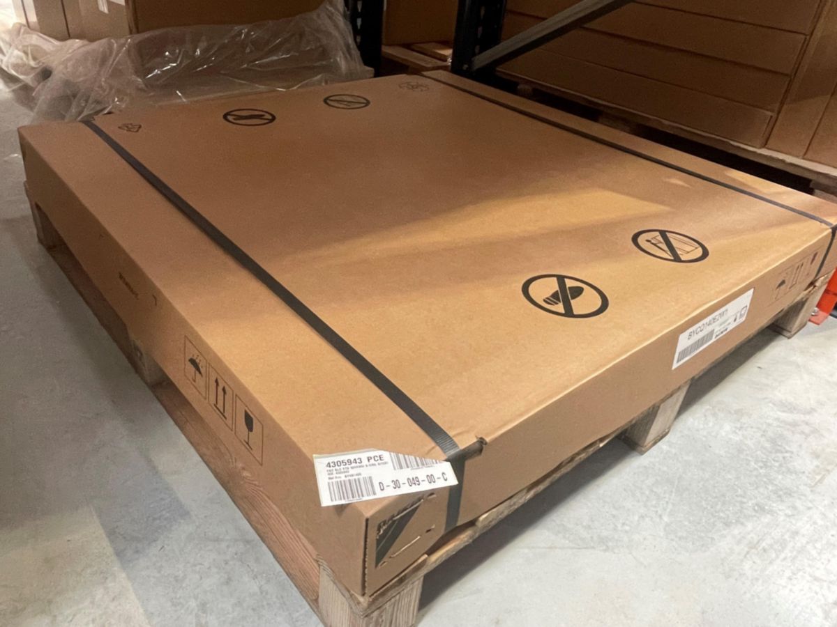 DAIKIN - Façade blanche standard 900x900 avec grille Réf. BYCQ140E | Clim+