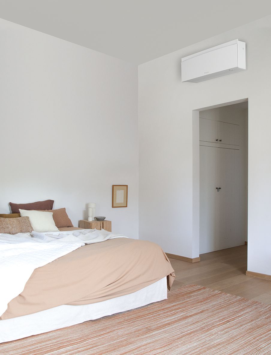 DAIKIN - Climatiseur mural EMURA 3 3,5 kW blanc R32 design avec télécommande infrarouge Réf ...